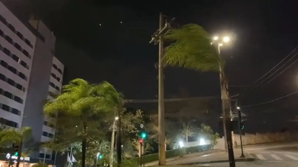 Bairros da Grande BH seguem sem energia elétrica após ventos de quase ...